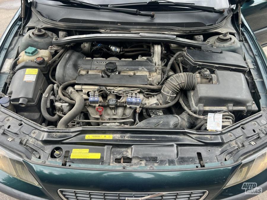 Green Volvo S60 2002 in Siauliai, with an engine capacity of 2.40 L and mileage of 330 thousand km for 1149 €, photo 29 on AUTOMOTO.COM.LV