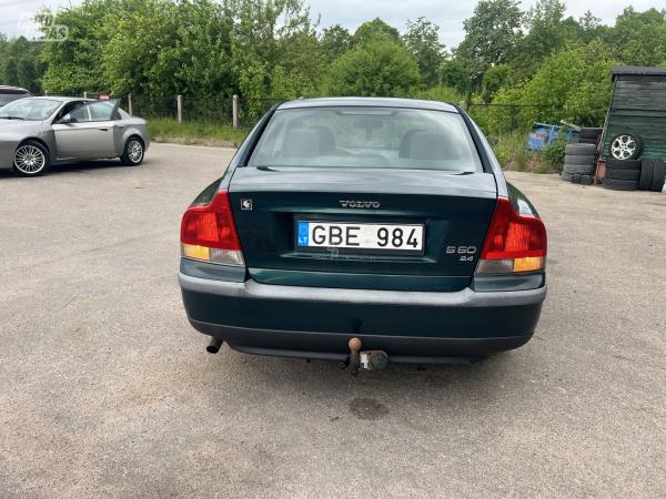 Green Volvo S60 2002 in Siauliai, with an engine capacity of 2.40 L and mileage of 330 thousand km for 1149 €, photo 2 on AUTOMOTO.COM.LV