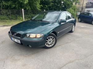 Green Volvo S60 2002 in Siauliai, with an engine capacity of 2.40 L and mileage of 330 thousand km for 1149 €, photo 5 on AUTOMOTO.COM.LV
