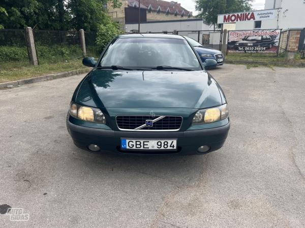 Green Volvo S60 2002 in Siauliai, with an engine capacity of 2.40 L and mileage of 330 thousand km for 1149 €, photo 5 on AUTOMOTO.COM.LV
