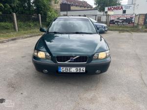 Green Volvo S60 2002 in Siauliai, with an engine capacity of 2.40 L and mileage of 330 thousand km for 1149 €, photo 6 on AUTOMOTO.COM.LV