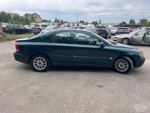 Green Volvo S60 2002 in Siauliai, with an engine capacity of 2.40 L and mileage of 330 thousand km for 1149 €, photo 8 on AUTOMOTO.COM.LV