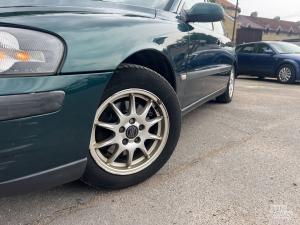 Green Volvo S60 2002 in Siauliai, with an engine capacity of 2.40 L and mileage of 330 thousand km for 1149 €, photo 11 on AUTOMOTO.COM.LV