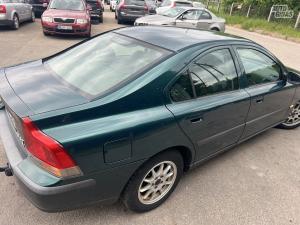 Green Volvo S60 2002 in Siauliai, with an engine capacity of 2.40 L and mileage of 330 thousand km for 1149 €, photo 13 on AUTOMOTO.COM.LV