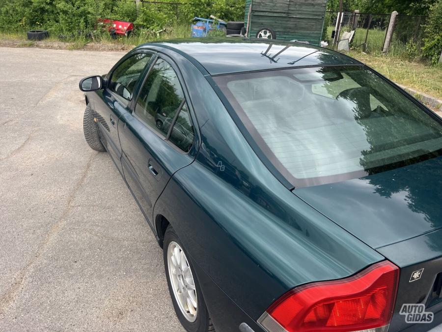 Green Volvo S60 2002 in Siauliai, with an engine capacity of 2.40 L and mileage of 330 thousand km for 1149 €, photo 14 on AUTOMOTO.COM.LV