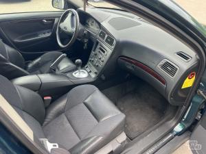 Green Volvo S60 2002 in Siauliai, with an engine capacity of 2.40 L and mileage of 330 thousand km for 1149 €, photo 17 on AUTOMOTO.COM.LV