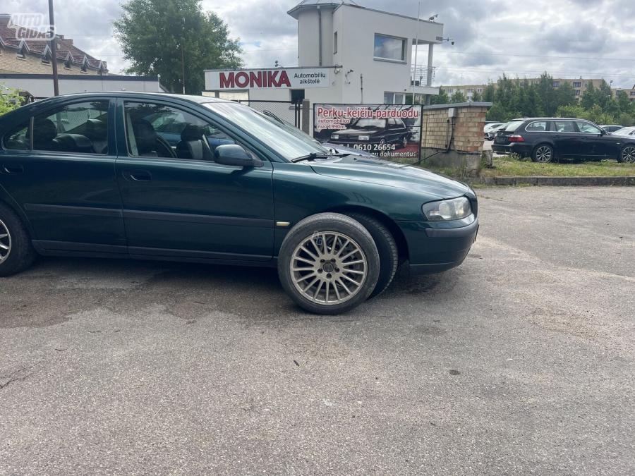 Green Volvo S60 2002 in Siauliai, with an engine capacity of 2.40 L and mileage of 330 thousand km for 1149 €, photo 23 on AUTOMOTO.COM.LV
