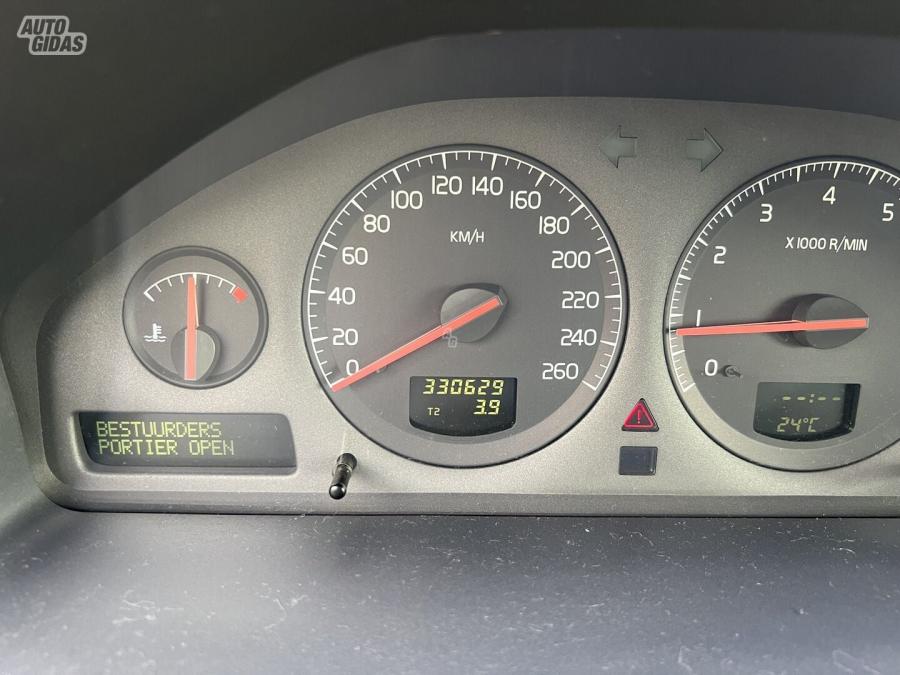 Green Volvo S60 2002 in Siauliai, with an engine capacity of 2.40 L and mileage of 330 thousand km for 1149 €, photo 25 on AUTOMOTO.COM.LV