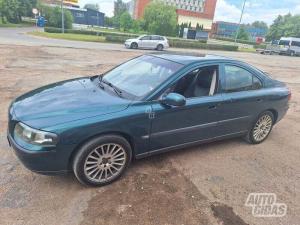 Zaļš Volvo S60 2002 Šauļi, ar dzinēja tilpumu 2.40 L un nobraukumu 300 tūkst. km par 1350 €, foto 3 vietnē AUTOMOTO.COM.LV