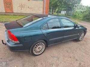 Zaļš Volvo S60 2002 Šauļi, ar dzinēja tilpumu 2.40 L un nobraukumu 300 tūkst. km par 1350 €, foto 4 vietnē AUTOMOTO.COM.LV