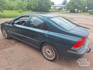 Zaļš Volvo S60 2002 Šauļi, ar dzinēja tilpumu 2.40 L un nobraukumu 300 tūkst. km par 1350 €, foto 5 vietnē AUTOMOTO.COM.LV