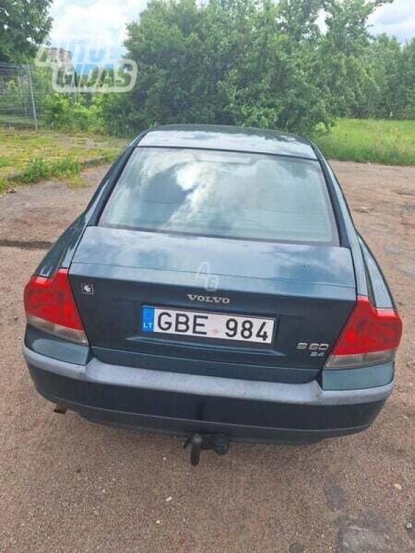 Zaļš Volvo S60 2002 Šauļi, ar dzinēja tilpumu 2.40 L un nobraukumu 300 tūkst. km par 1350 €, foto 6 vietnē AUTOMOTO.COM.LV