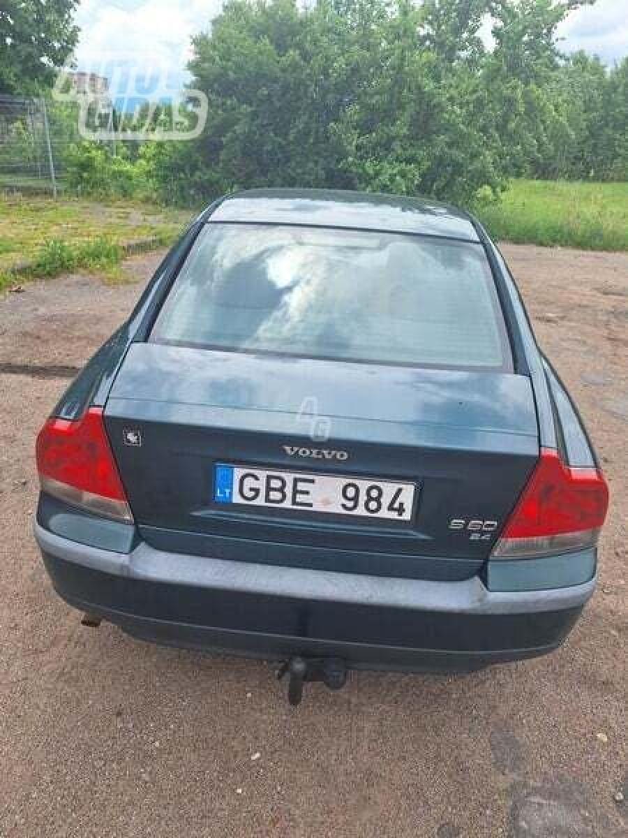 Zaļš Volvo S60 2002 Šauļi, ar dzinēja tilpumu 2.40 L un nobraukumu 300 tūkst. km par 1350 €, foto 7 vietnē AUTOMOTO.COM.LV