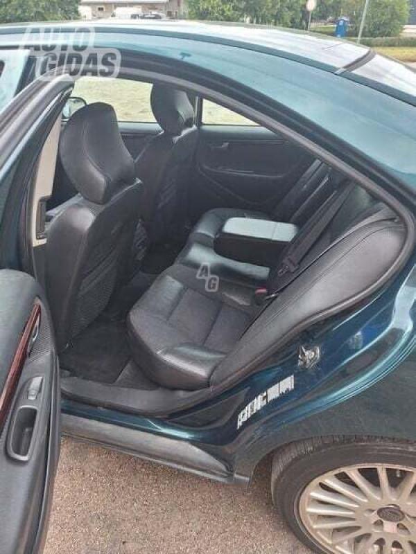 Zaļš Volvo S60 2002 Šauļi, ar dzinēja tilpumu 2.40 L un nobraukumu 300 tūkst. km par 1350 €, foto 9 vietnē AUTOMOTO.COM.LV
