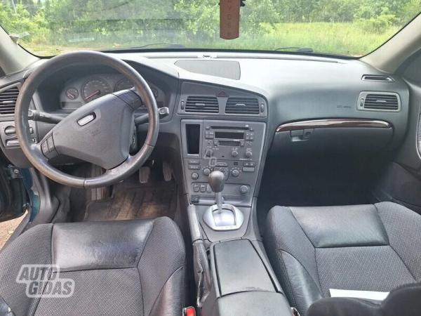 Zaļš Volvo S60 2002 Šauļi, ar dzinēja tilpumu 2.40 L un nobraukumu 300 tūkst. km par 1350 €, foto 10 vietnē AUTOMOTO.COM.LV