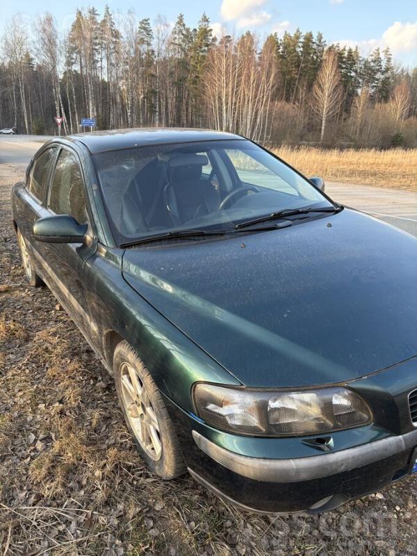 Green Volvo S60 2002 in Jelgava, with an engine capacity of 2.40 L and mileage of 384 thousand km for 1700 €, photo 1 on AUTOMOTO.COM.LV