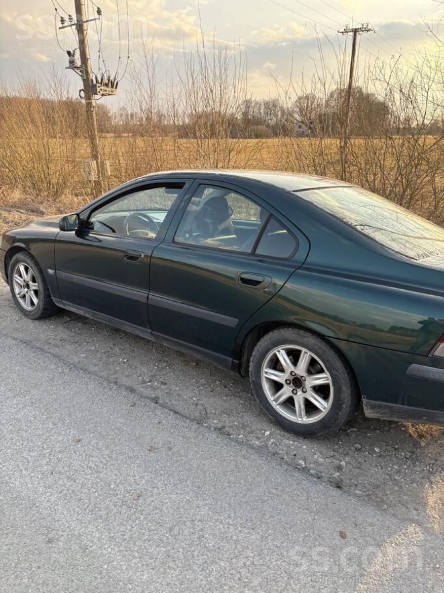 Zaļš Volvo S60 2002 Jelgava, ar dzinēja tilpumu 2.40 L un nobraukumu 384 tūkst. km par 1700 €, foto 4 vietnē AUTOMOTO.COM.LV