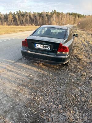 Zaļš Volvo S60 2002 Jelgava, ar dzinēja tilpumu 2.40 L un nobraukumu 384 tūkst. km par 1700 €, foto 5 vietnē AUTOMOTO.COM.LV