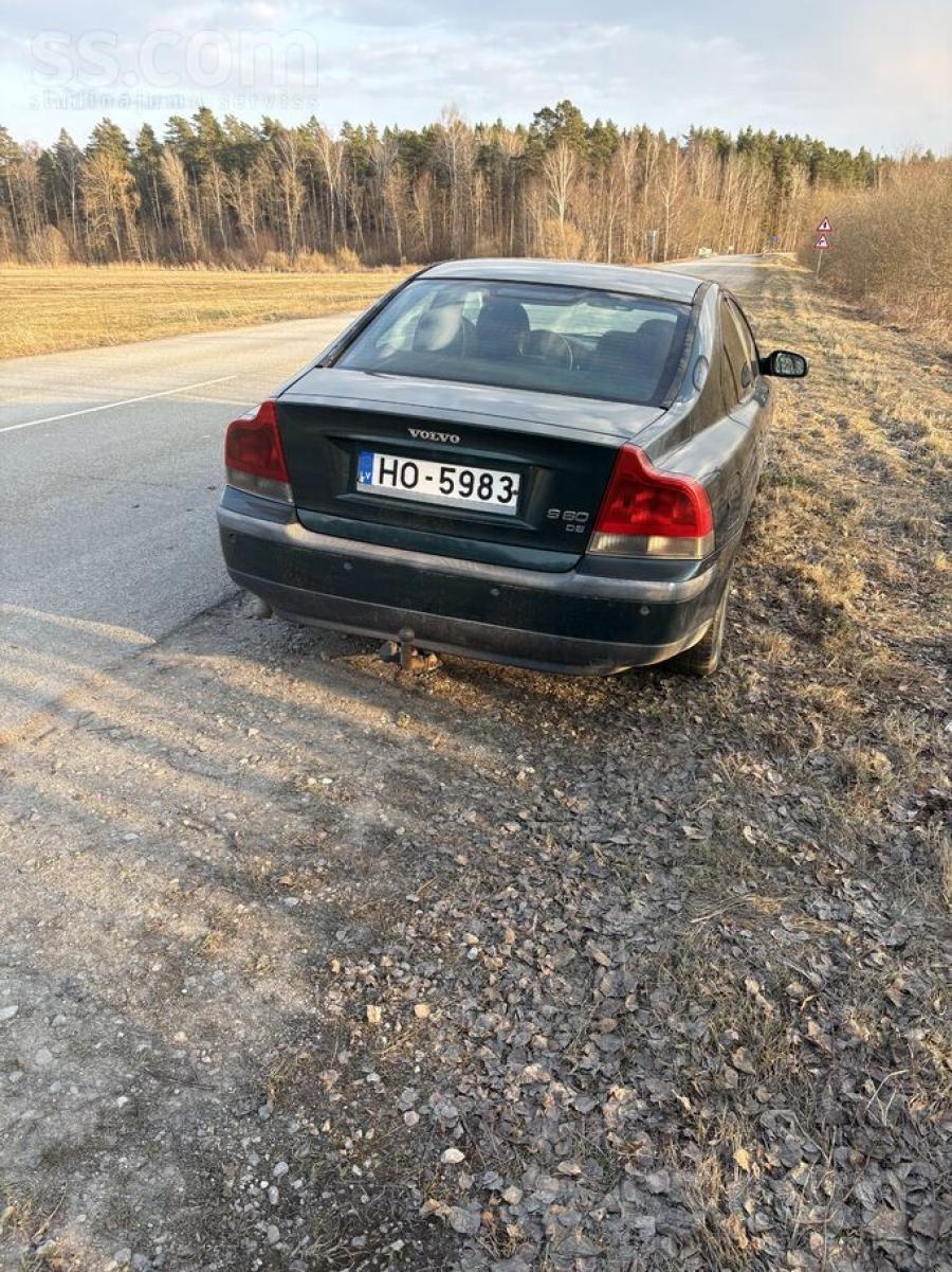 Zaļš Volvo S60 2002 Jelgava, ar dzinēja tilpumu 2.40 L un nobraukumu 384 tūkst. km par 1700 €, foto 5 vietnē AUTOMOTO.COM.LV