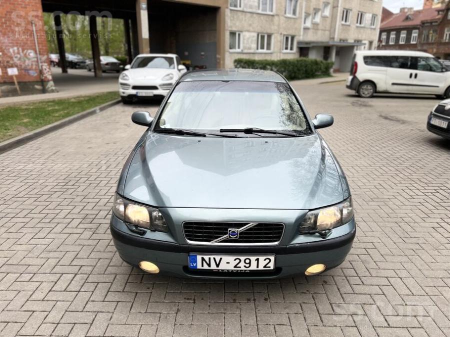 Zaļš Volvo S60 2002 Rīga, ar dzinēja tilpumu 2.40 L un nobraukumu 277 tūkst. km par 1150 €, foto 1 vietnē AUTOMOTO.COM.LV