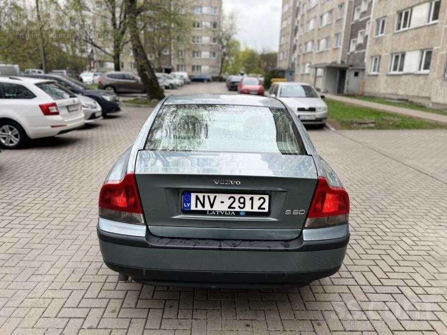 Zaļš Volvo S60 2002 Rīga, ar dzinēja tilpumu 2.40 L un nobraukumu 277 tūkst. km par 1150 €, foto 3 vietnē AUTOMOTO.COM.LV
