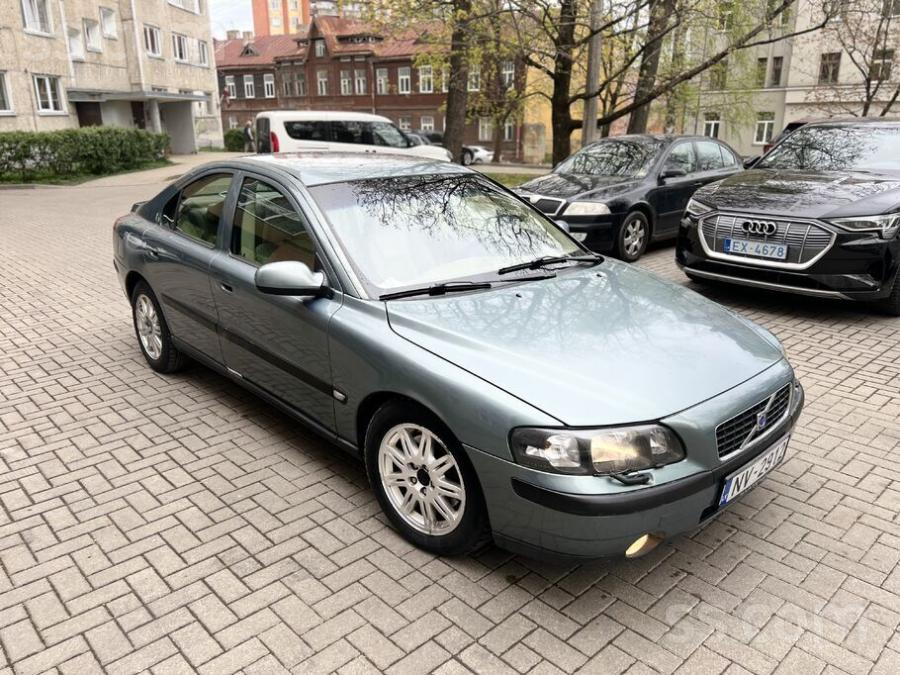 Zaļš Volvo S60 2002 Rīga, ar dzinēja tilpumu 2.40 L un nobraukumu 277 tūkst. km par 1150 €, foto 5 vietnē AUTOMOTO.COM.LV