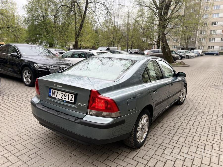 Zaļš Volvo S60 2002 Rīga, ar dzinēja tilpumu 2.40 L un nobraukumu 277 tūkst. km par 1150 €, foto 7 vietnē AUTOMOTO.COM.LV