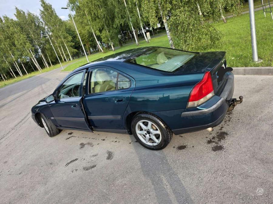 Zaļš Volvo S60 2002 Rokiškis, ar dzinēja tilpumu 2.40 L un nobraukumu 3 tūkst. km par 900 €, foto 1 vietnē AUTOMOTO.COM.LV
