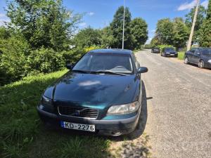 Green Volvo S60 2002 in Saldus, with an engine capacity of 2.40 L and mileage of 400 thousand km for 650 €, photo  on AUTOMOTO.COM.LV
