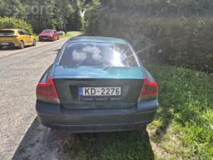 Green Volvo S60 2002 in Saldus, with an engine capacity of 2.40 L and mileage of 400 thousand km for 650 €, photo 3 on AUTOMOTO.COM.LV