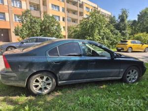 Green Volvo S60 2002 in Saldus, with an engine capacity of 2.40 L and mileage of 400 thousand km for 650 €, photo 4 on AUTOMOTO.COM.LV