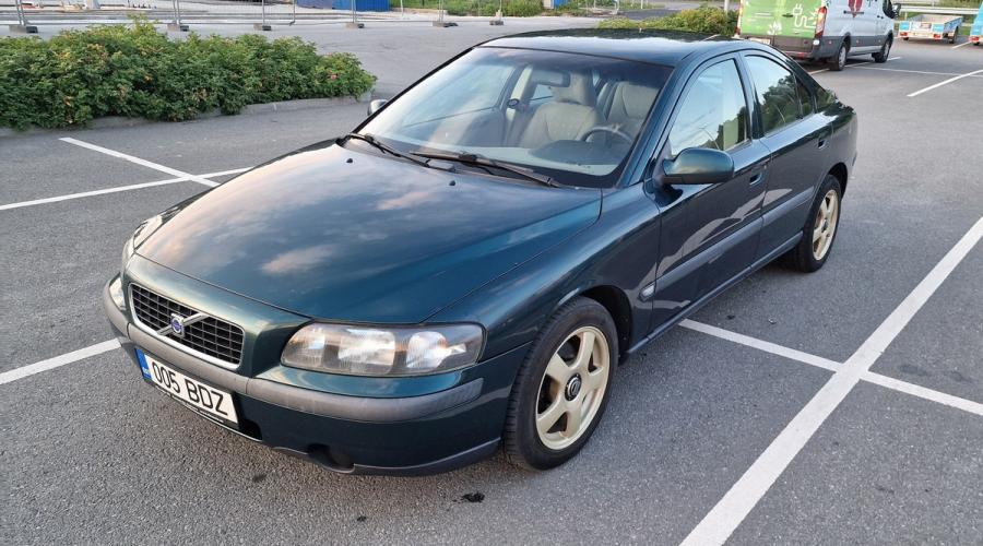 Green Volvo S60 2002 in Tallinn, with an engine capacity of 2.40 L and mileage of 451 thousand km for 1699 €, photo 5 on AUTOMOTO.COM.LV