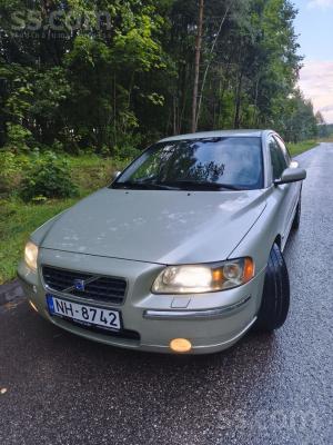 Zaļš Volvo S60 2004 Daugavpils, ar dzinēja tilpumu 2.40 L un nobraukumu 221 tūkst. km par 1950 €, foto  vietnē AUTOMOTO.COM.LV