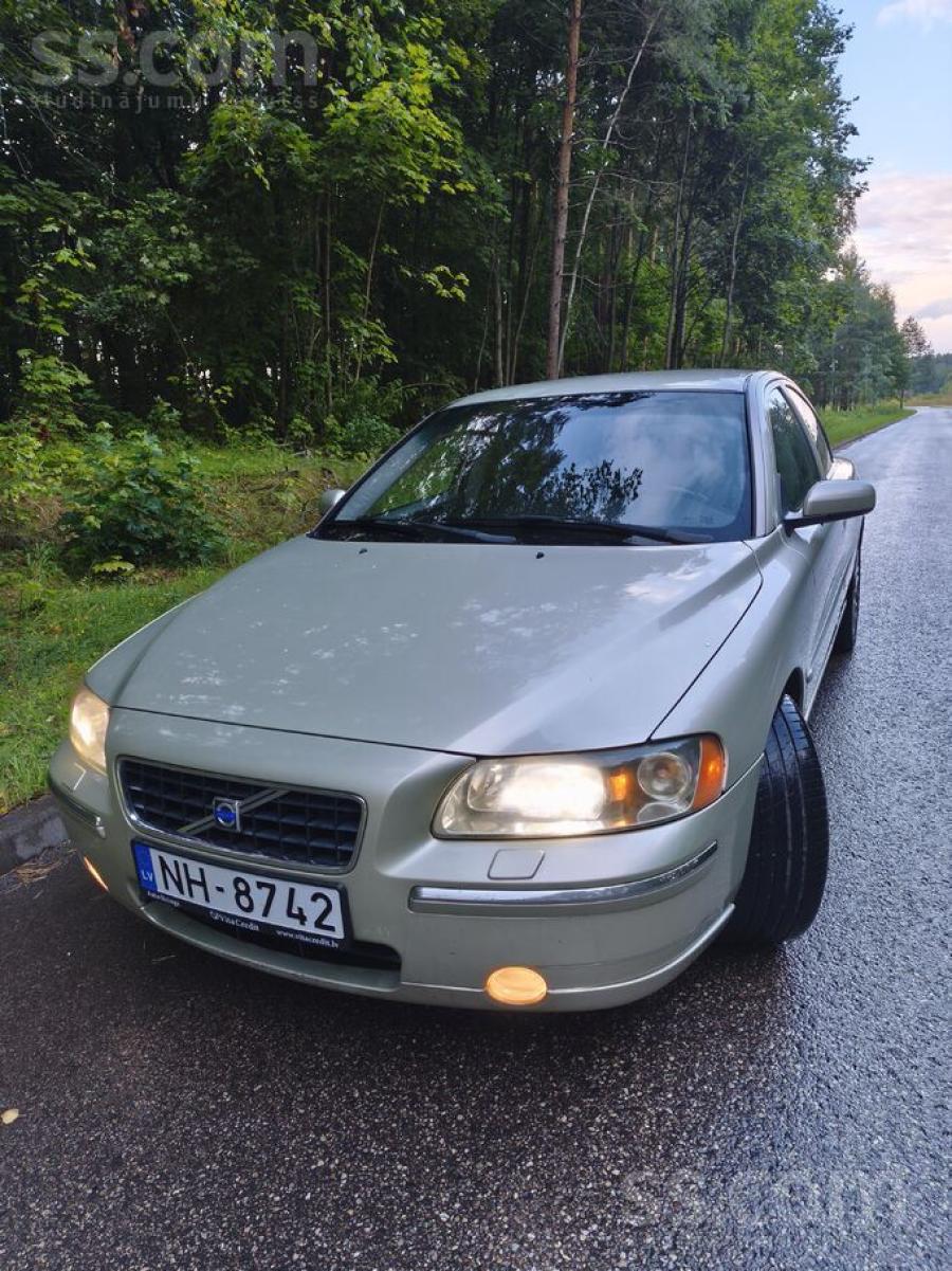 Zaļš Volvo S60 2004 Daugavpils, ar dzinēja tilpumu 2.40 L un nobraukumu 221 tūkst. km par 1950 €, foto 1 vietnē AUTOMOTO.COM.LV