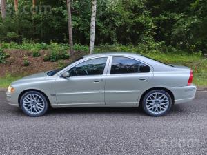 Zaļš Volvo S60 2004 Daugavpils, ar dzinēja tilpumu 2.40 L un nobraukumu 221 tūkst. km par 1950 €, foto 3 vietnē AUTOMOTO.COM.LV