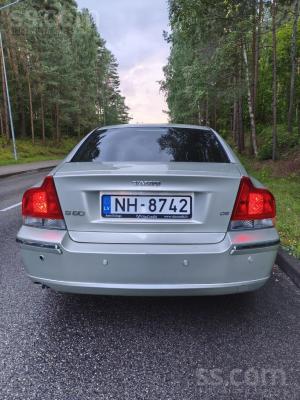 Zaļš Volvo S60 2004 Daugavpils, ar dzinēja tilpumu 2.40 L un nobraukumu 221 tūkst. km par 1950 €, foto 4 vietnē AUTOMOTO.COM.LV