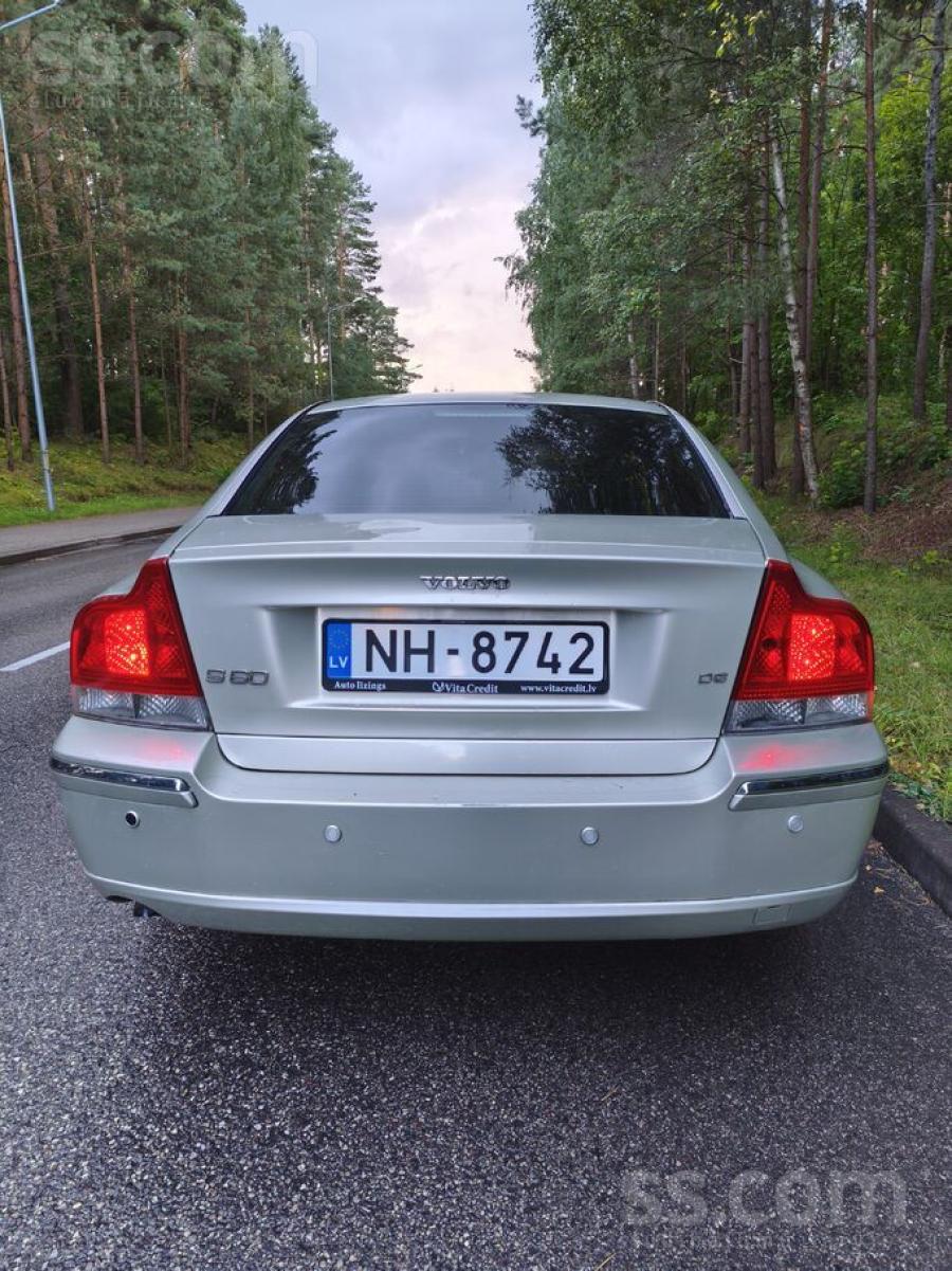 Zaļš Volvo S60 2004 Daugavpils, ar dzinēja tilpumu 2.40 L un nobraukumu 221 tūkst. km par 1950 €, foto 4 vietnē AUTOMOTO.COM.LV