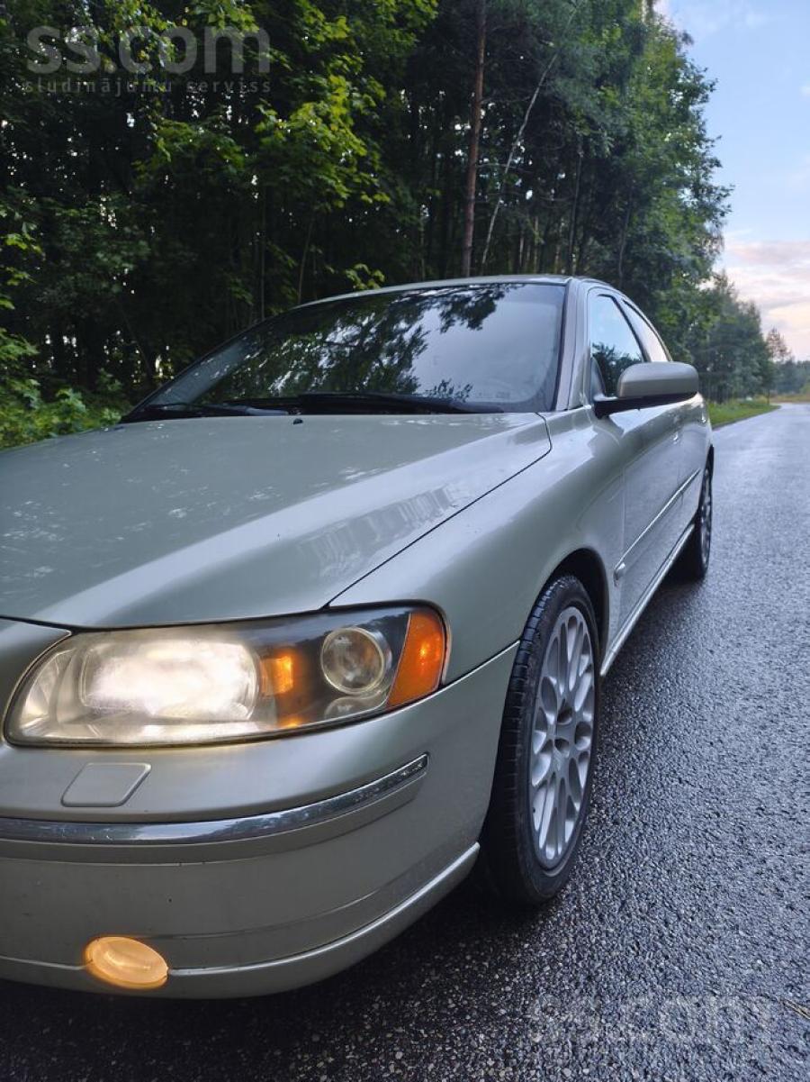 Zaļš Volvo S60 2004 Daugavpils, ar dzinēja tilpumu 2.40 L un nobraukumu 221 tūkst. km par 1950 €, foto 9 vietnē AUTOMOTO.COM.LV