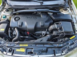 Zaļš Volvo S60 2004 Daugavpils, ar dzinēja tilpumu 2.40 L un nobraukumu 221 tūkst. km par 1950 €, foto 14 vietnē AUTOMOTO.COM.LV