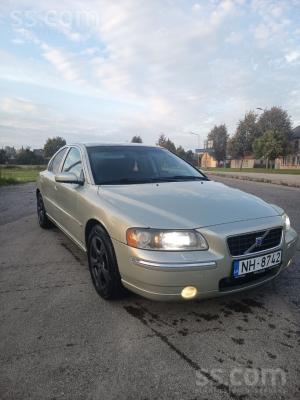 Zaļš Volvo S60 2004 Jēkabpils, ar dzinēja tilpumu 2.40 L un nobraukumu 222 tūkst. km par 1800 €, foto  vietnē AUTOMOTO.COM.LV