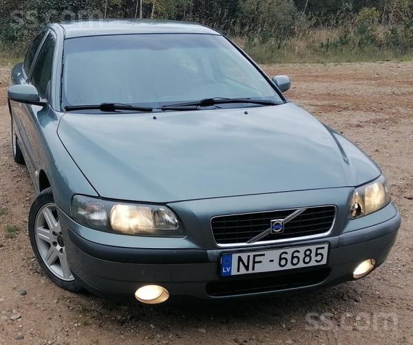 Zaļš Volvo S60 2004 Cēsis, ar dzinēja tilpumu 2.40 L un nobraukumu 570 tūkst. km par 1500 €, foto 1 vietnē AUTOMOTO.COM.LV