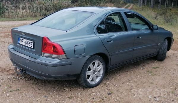 Zaļš Volvo S60 2004 Cēsis, ar dzinēja tilpumu 2.40 L un nobraukumu 570 tūkst. km par 1500 €, foto 7 vietnē AUTOMOTO.COM.LV