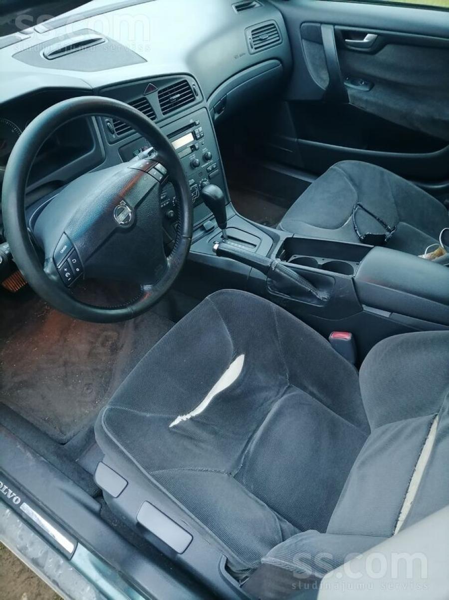 Zaļš Volvo S60 2004 Cēsis, ar dzinēja tilpumu 2.40 L un nobraukumu 570 tūkst. km par 1500 €, foto 8 vietnē AUTOMOTO.COM.LV