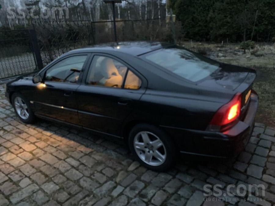 Zaļš Volvo S60 2005 Rīga, ar dzinēja tilpumu 2.40 L un nobraukumu 350 tūkst. km par 850 €, foto 1 vietnē AUTOMOTO.COM.LV