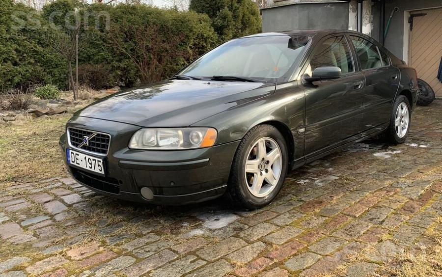 Zaļš Volvo S60 2005 Rīga, ar dzinēja tilpumu 2.40 L un nobraukumu 350 tūkst. km par 850 €, foto 8 vietnē AUTOMOTO.COM.LV