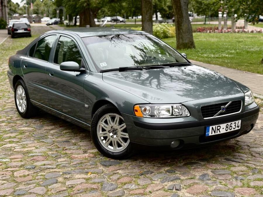 Green Volvo S60 2005 in Jelgava, with an engine capacity of 2.40 L and mileage of 259 thousand km for 2350 €, photo 1 on AUTOMOTO.COM.LV