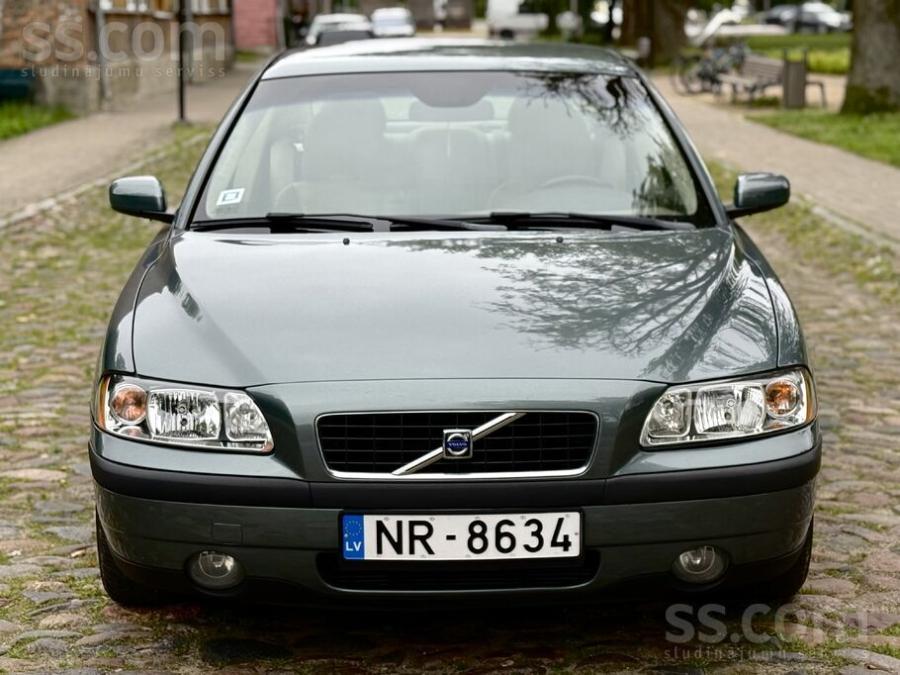Green Volvo S60 2005 in Jelgava, with an engine capacity of 2.40 L and mileage of 259 thousand km for 2350 €, photo 2 on AUTOMOTO.COM.LV