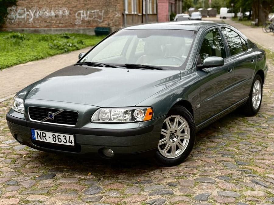 Green Volvo S60 2005 in Jelgava, with an engine capacity of 2.40 L and mileage of 259 thousand km for 2350 €, photo 3 on AUTOMOTO.COM.LV