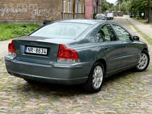 Green Volvo S60 2005 in Jelgava, with an engine capacity of 2.40 L and mileage of 259 thousand km for 2350 €, photo 4 on AUTOMOTO.COM.LV