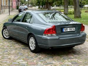 Green Volvo S60 2005 in Jelgava, with an engine capacity of 2.40 L and mileage of 259 thousand km for 2350 €, photo 6 on AUTOMOTO.COM.LV